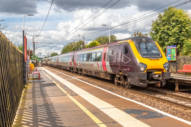 Railway Herald :: Imaging Centre :: 220012 at Sandal & Agbrigg Station